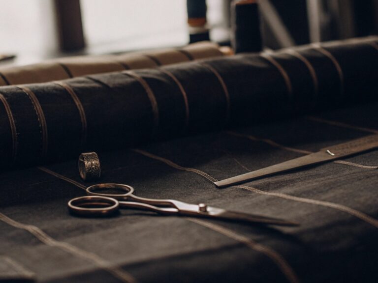 What is the meaning of fabric ‘salvage or selvedge’ in sewing? - Women ...